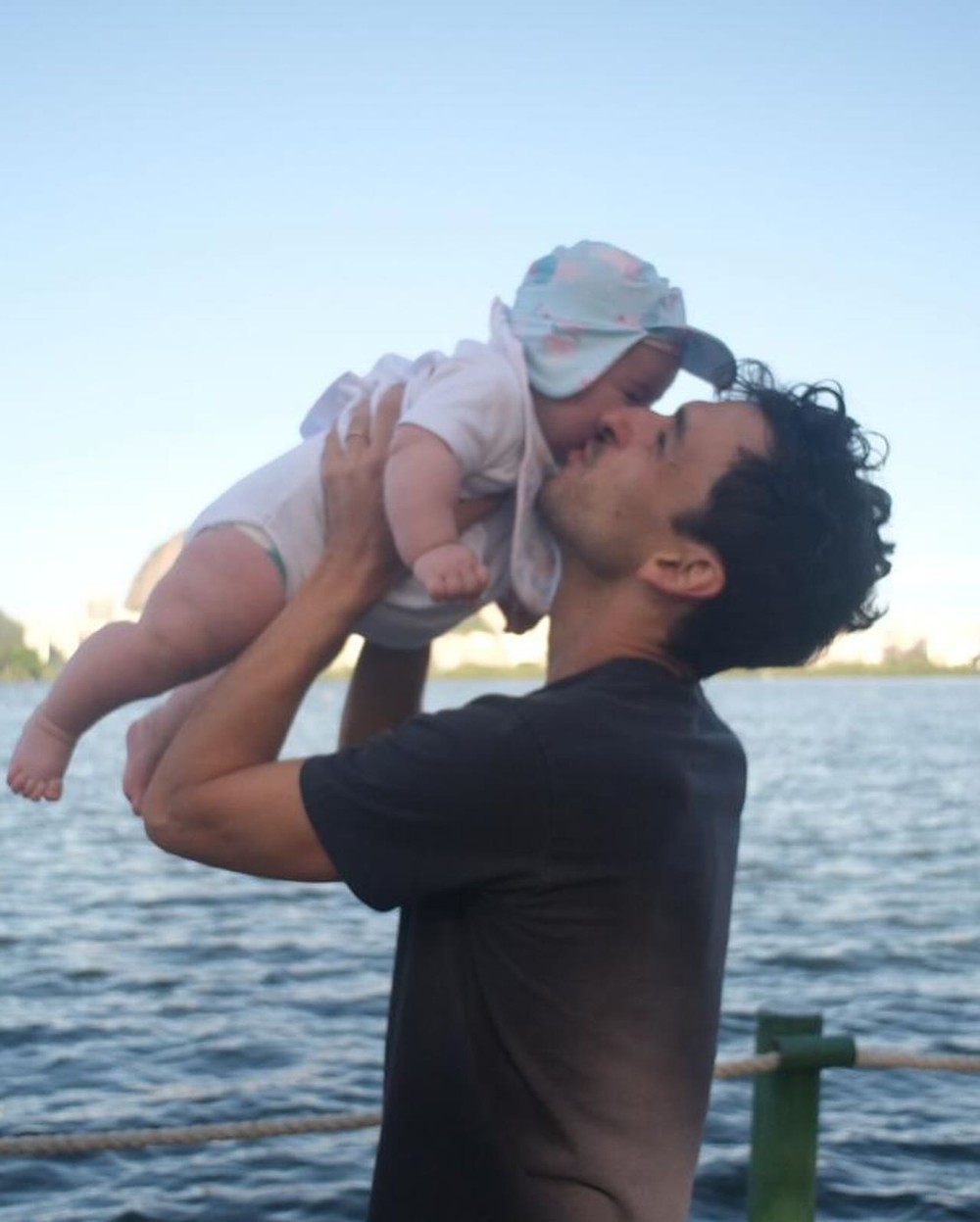 Andreia Horta publica fotos raríssimas da filha com Ravel Andrade: 'A vida é bonita'