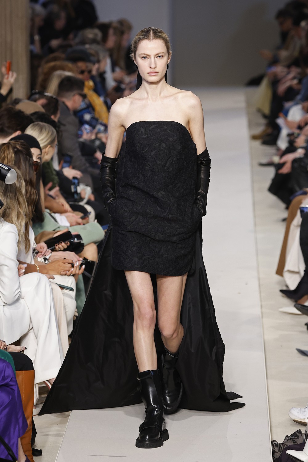 Max Mara leva coleção moderna e elegante ao inverno de Milão