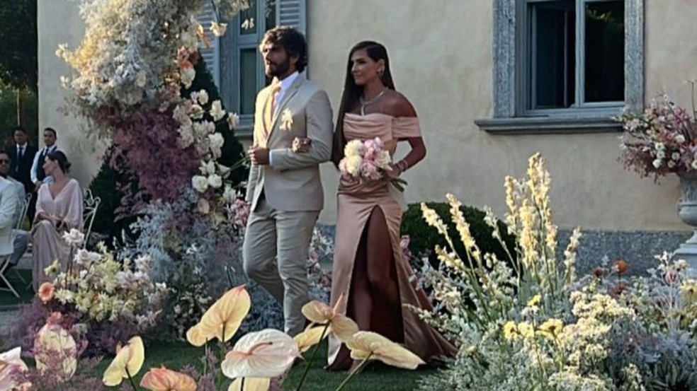Deborah Secco é madrinha de casamento de Tati Barbieri na Itália