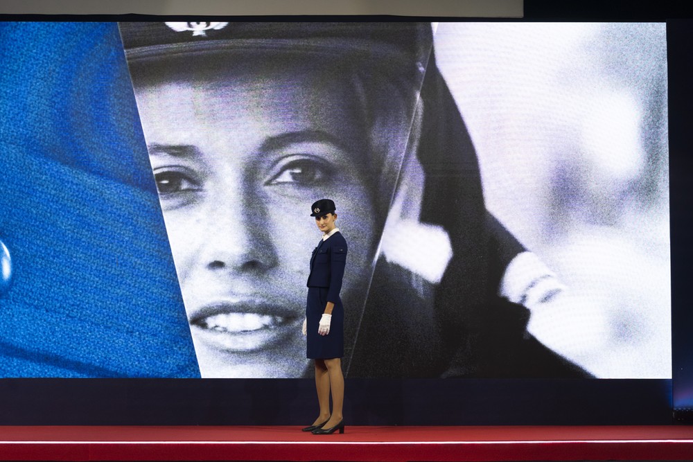 Air France celebra 90 anos com festa no Rio, desfile de uniformes ...