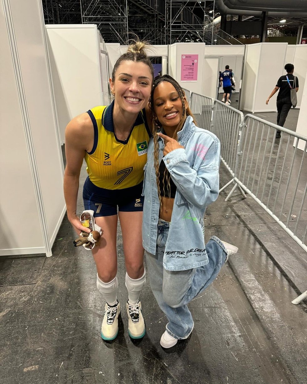 Rebeca Andrade resgata fotos das Olimpíadas 2024 com atletas da ...