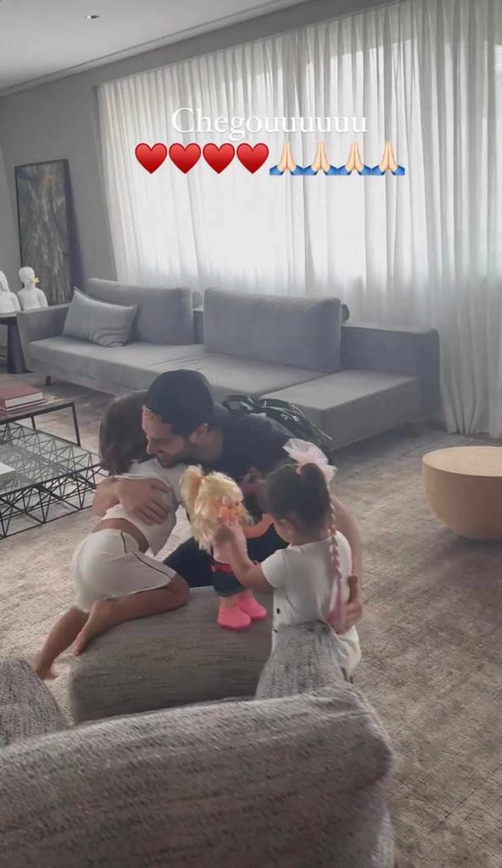 Romana Novais mostra filhos dançando na volta de Alok para casa ...