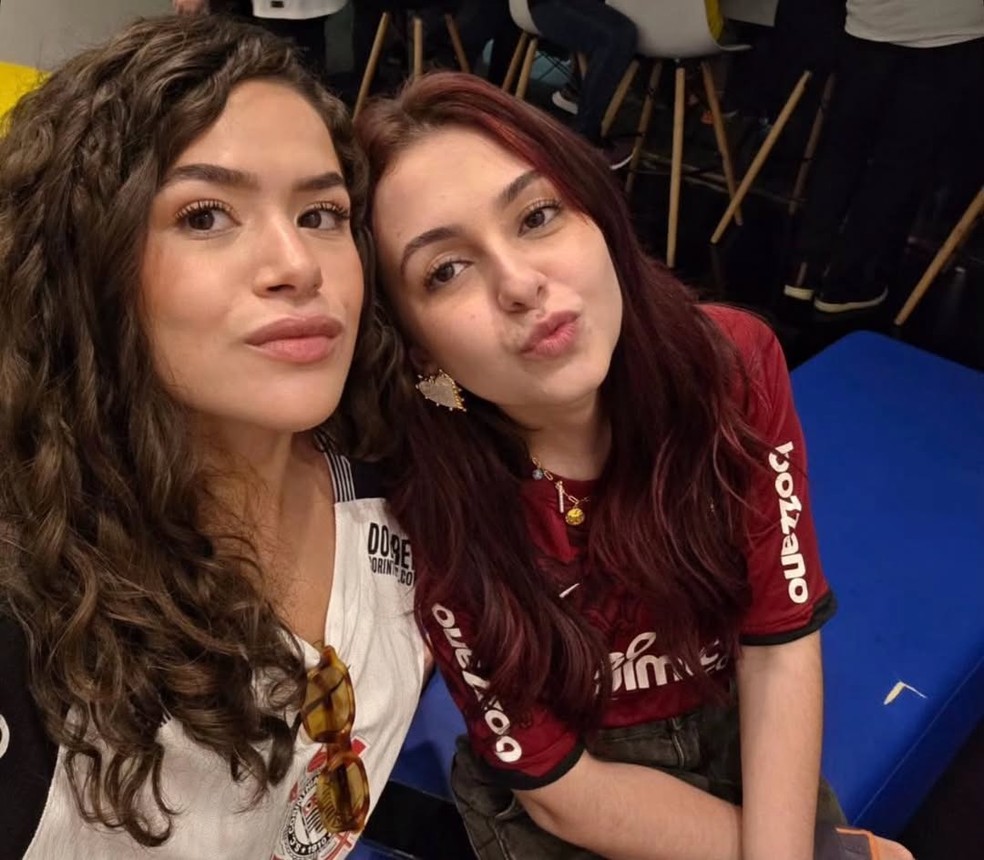 Maisa e Klara Castanho aproveitam juntas semifinal da Copa do Brasil