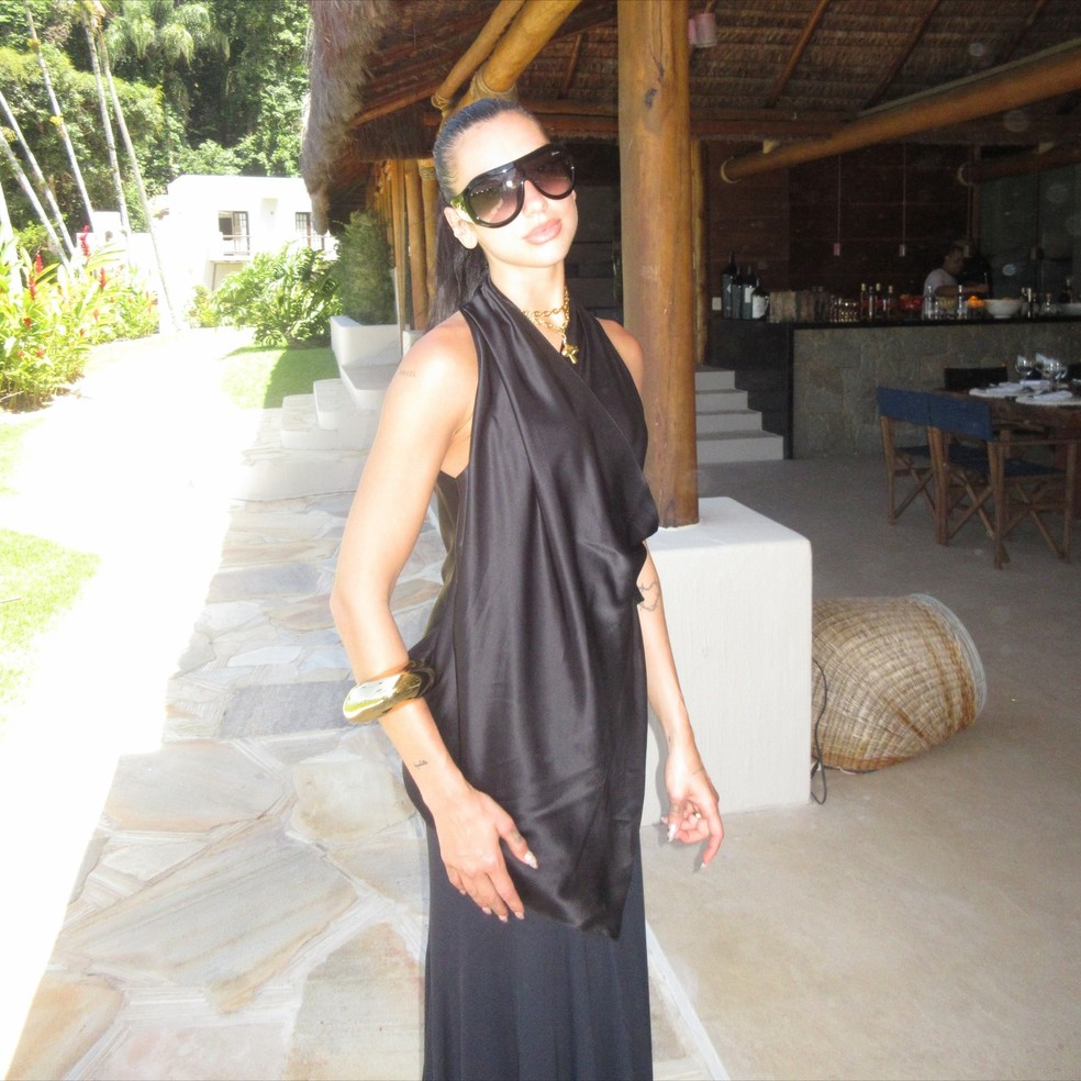 Biquíni, praia, mar e sol: Dua Lipa publica cliques vivendo o 'jeito carioca'