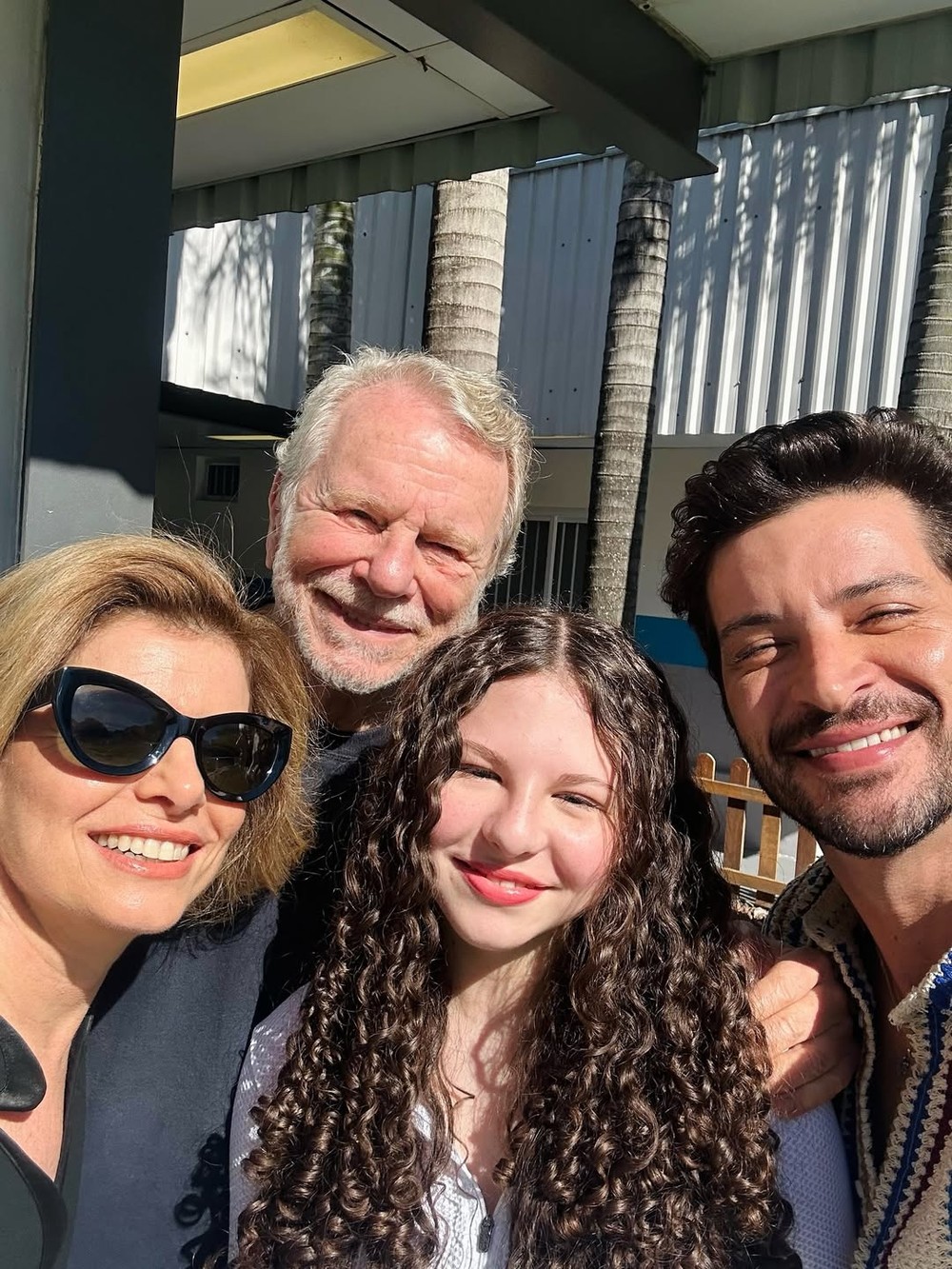 Debora Bloch leva pai, ator Jonas Bloch, e sobrinha aos bastidores de ...
