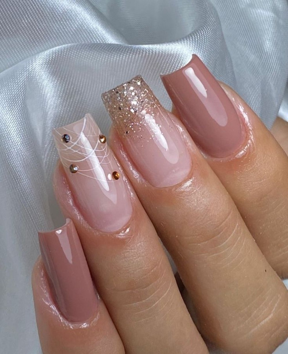 Unha de gel quadrada decorada: ideias únicas e delicadas para se inspirar