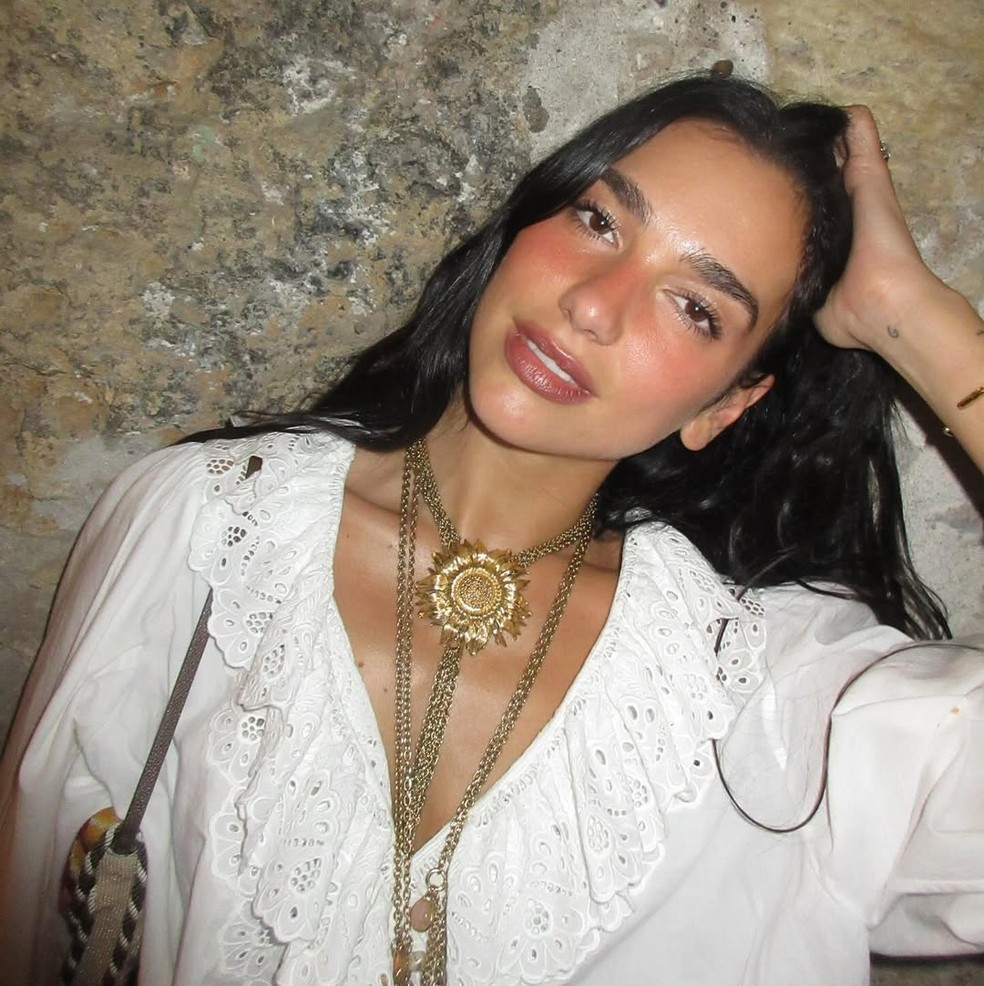 Dua Lipa se diverte em passeio de lancha com o noivo na Itália: 'Em meu ...