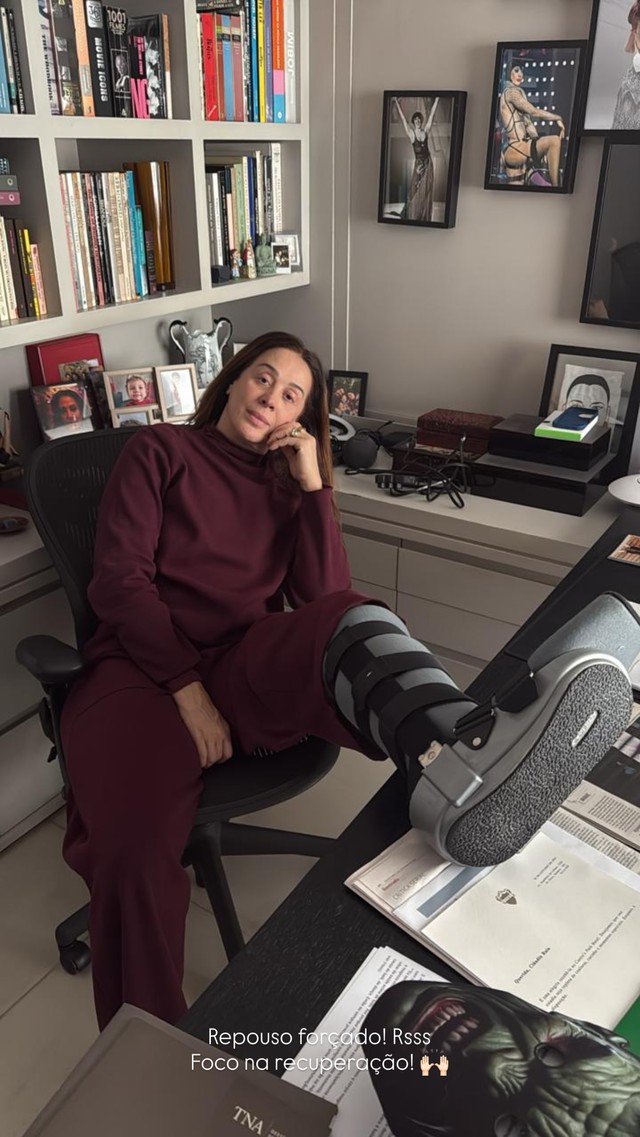 Claudia Raia fratura tornozelo durante peça e cancela apresentações no ...