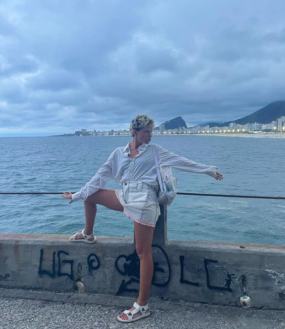 Bruna Linzmeyer compartilha álbum de fotos especial: 'Primeiro com 30 anos'