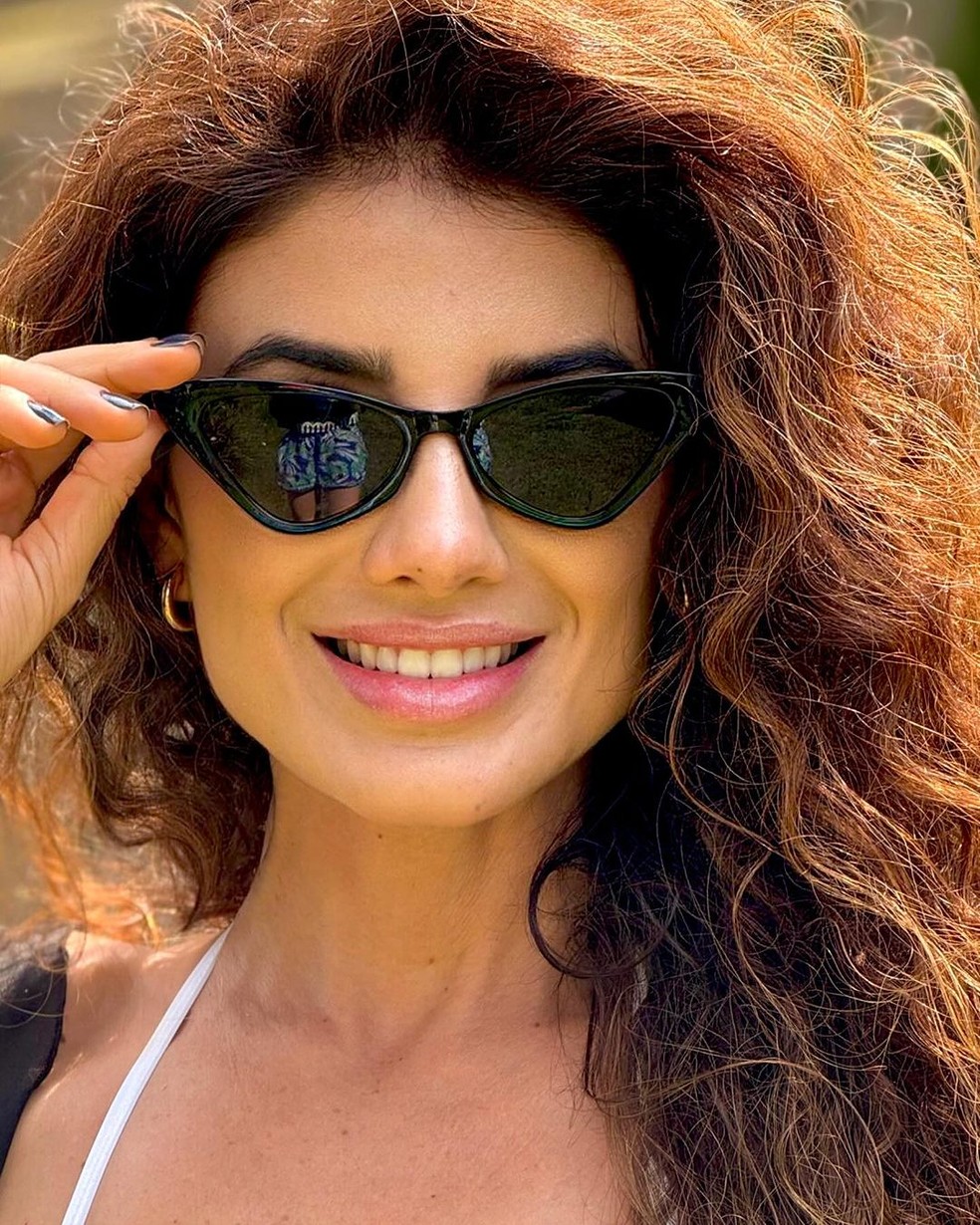 Paula Fernandes ganha elogios dos fãs ao posar de biquíni: 'Sabe que é ...