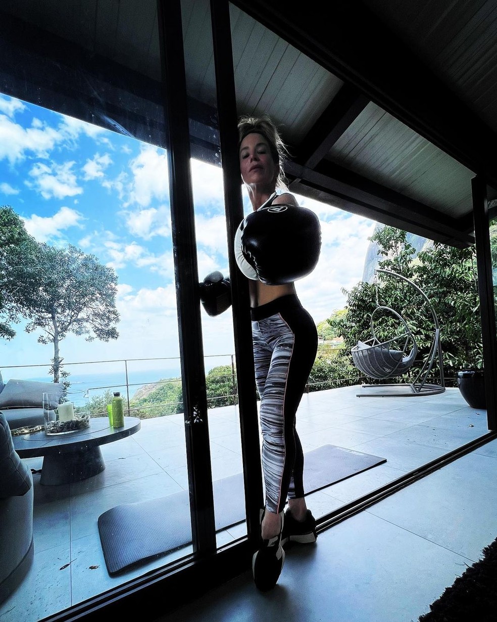 Após separação, Dani Winits surge em salão de beleza e diz: 'Qual foi a ...