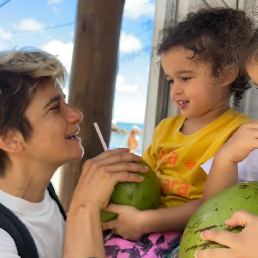 Gêmeas de Nanda Costa e Lan Lahn aparecem em Salvador e fãs reagem ...