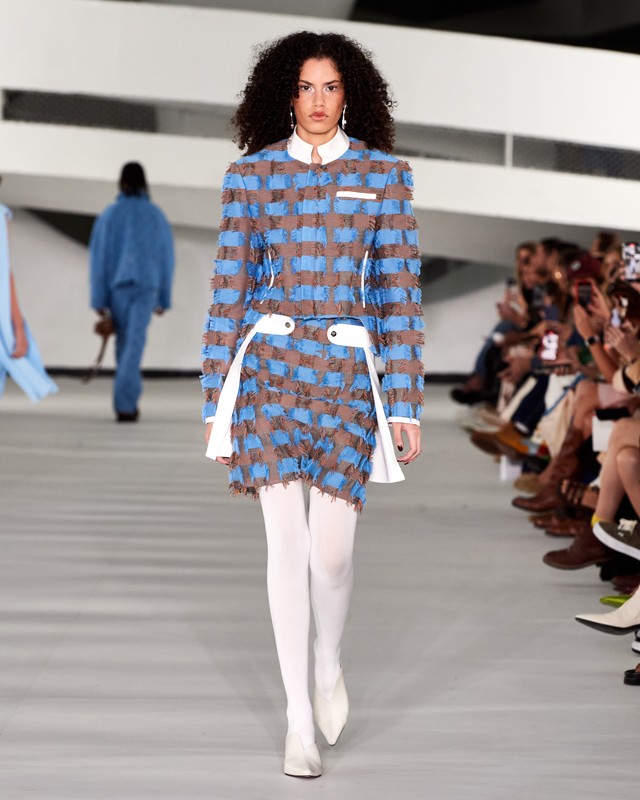 Misci faz desfile com 5 itens 'extravagantes' e queremos todos agora