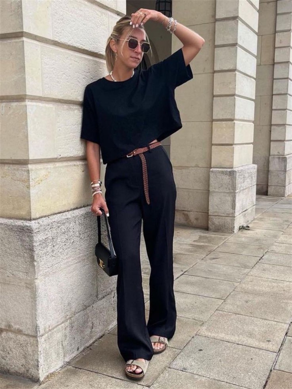 Look com calça pantalona preta: 30 Visuais marcantes para se inspirar