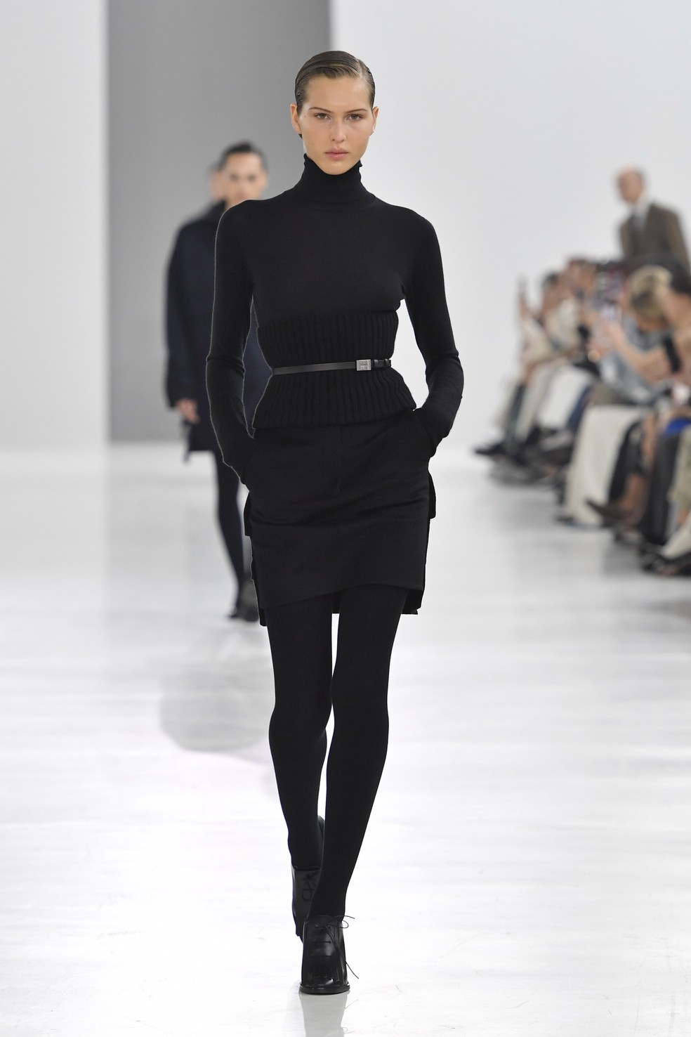 Conheça Angelina Kendall, a modelo queridinha da alta-costura em Paris