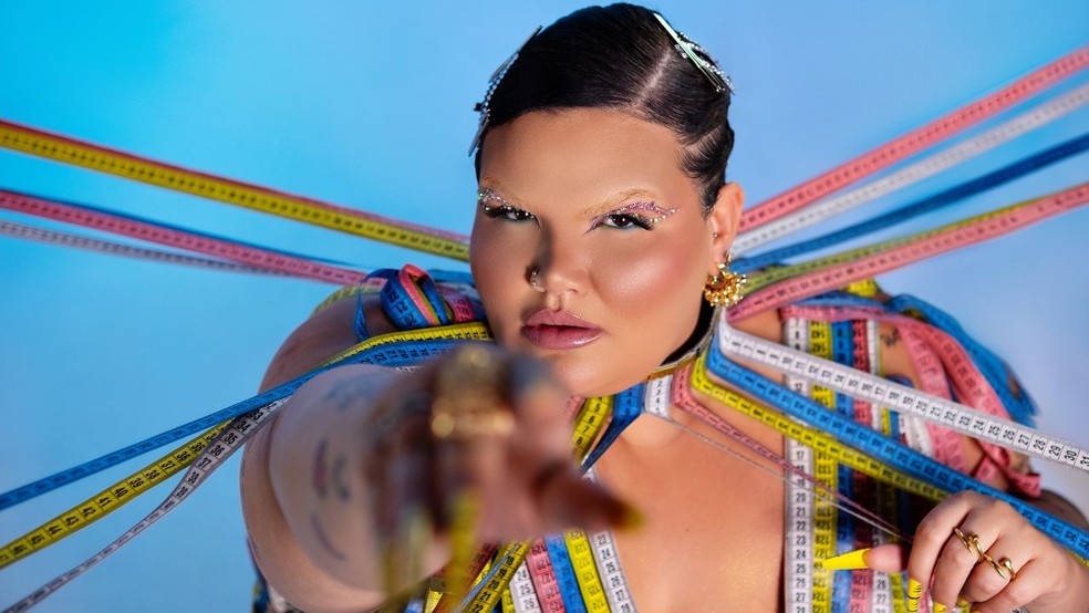 Thais Carla se reinventa e investe na carreira de cantora com 1º single ...