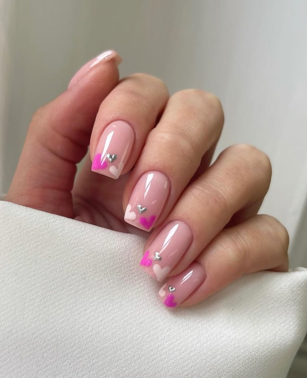 Unhas decoradas rosa e branco: 20 ideias para servirem de inspiração
