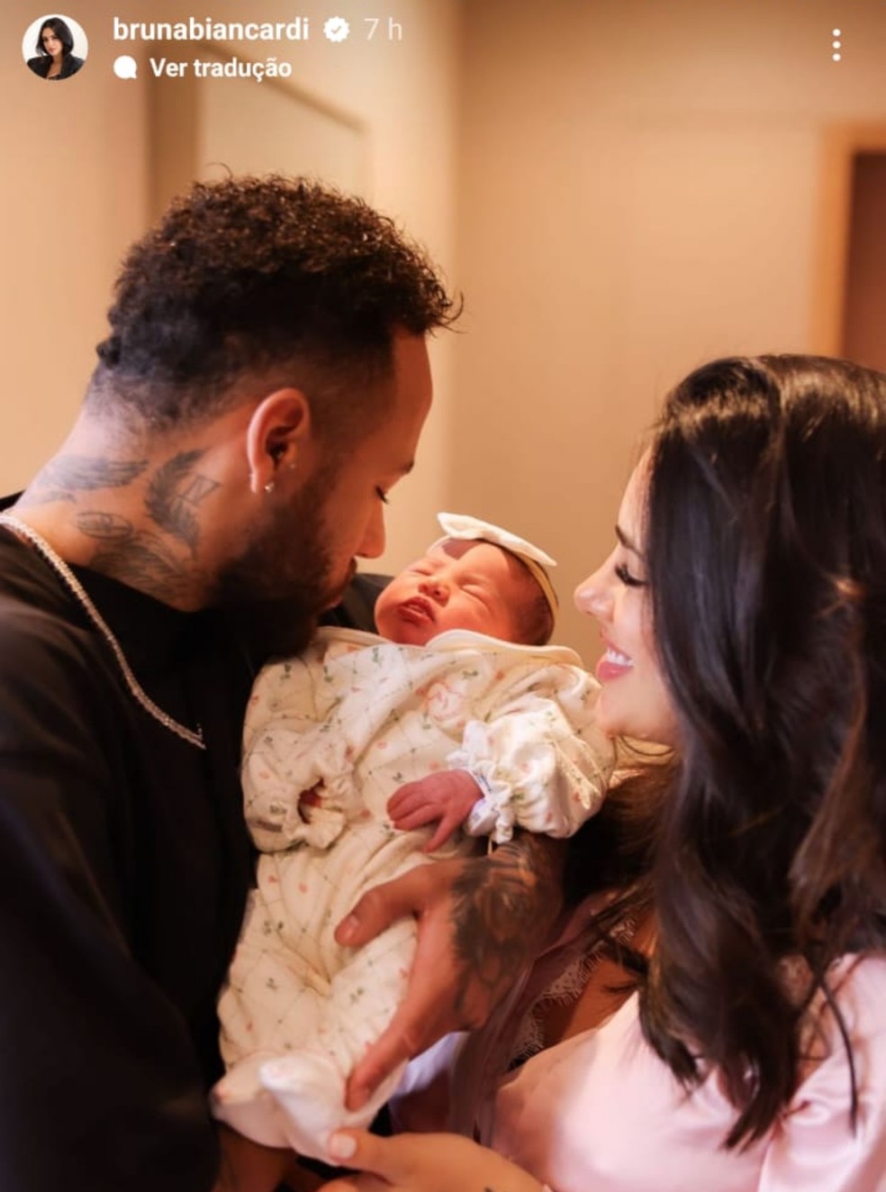 Neymar Jr. mostra registro fofo de Mavie, sua filha com Bruna Biancardi, dormindo no seu colo em ...
