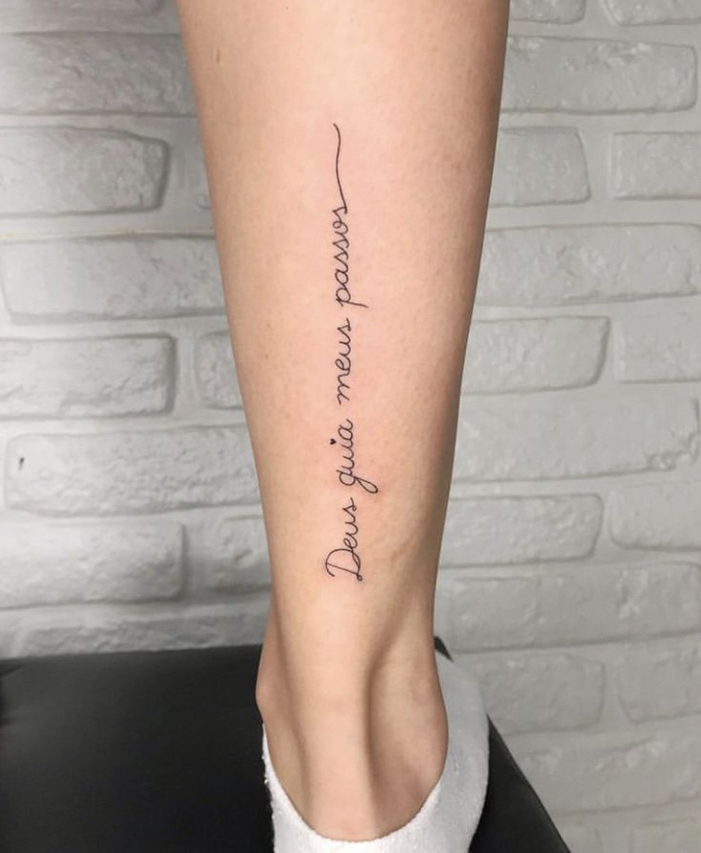 Tatuagem na panturrilha feminina: inspiração para a sua próxima arte