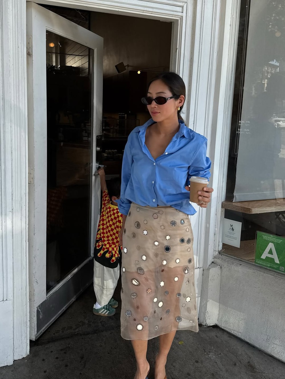 A saia com espelhos é a tendência de moda mais inesperada do momento ...