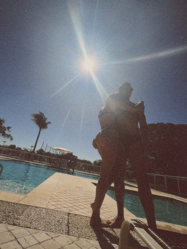 Agatha Moreira e Rodrigo Simas abrem álbum de viagem romântica