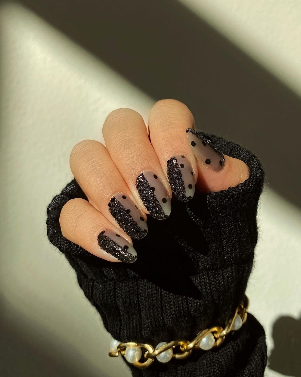 Unhas decoradas pretas: 20 fotos e sugestões para fazer sucesso em 2024