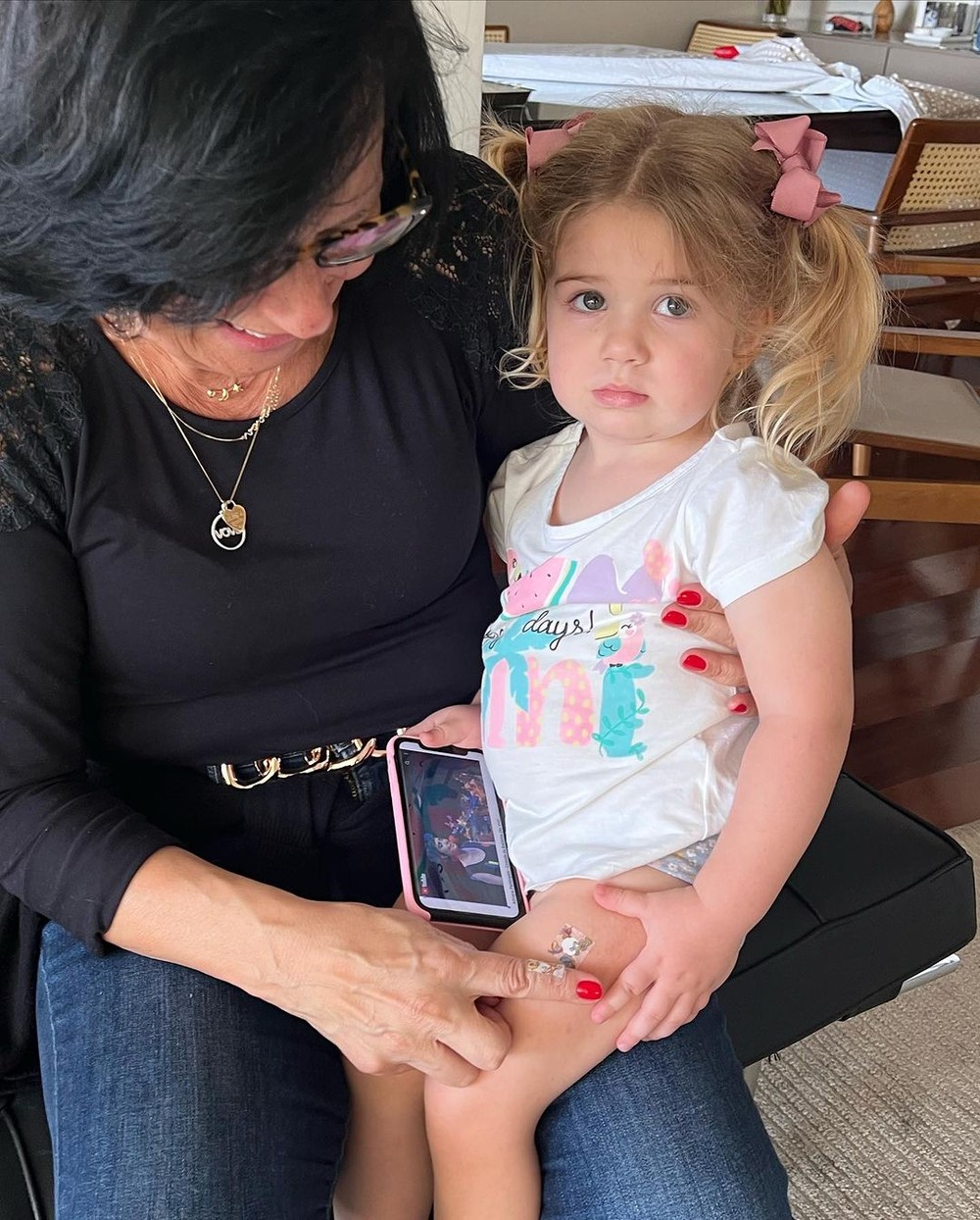 No Brasil, Sabrina Petraglia abre álbum de fotos da família e surge ...