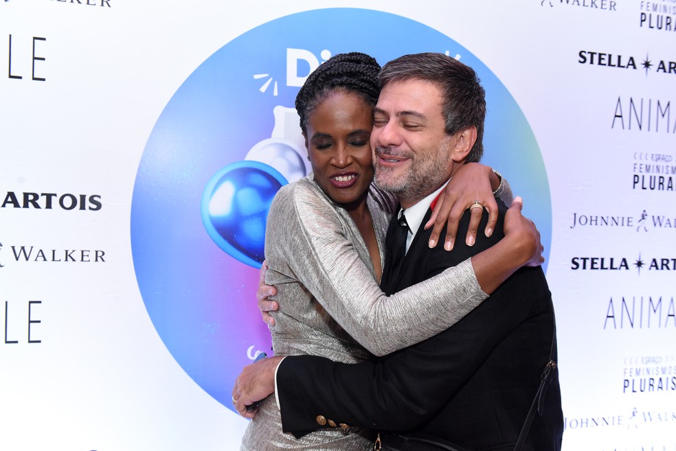 Djamila Ribeiro reúne famosos para celebrar seu aniversário de 44 anos