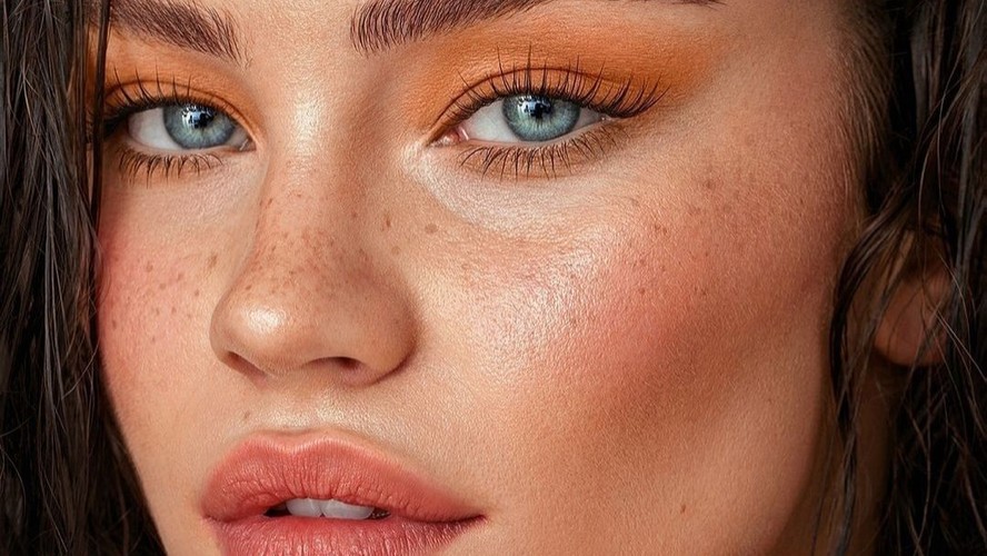 Do castanho ao azul: Descubra a maquiagem que valoriza sua cor de olhos