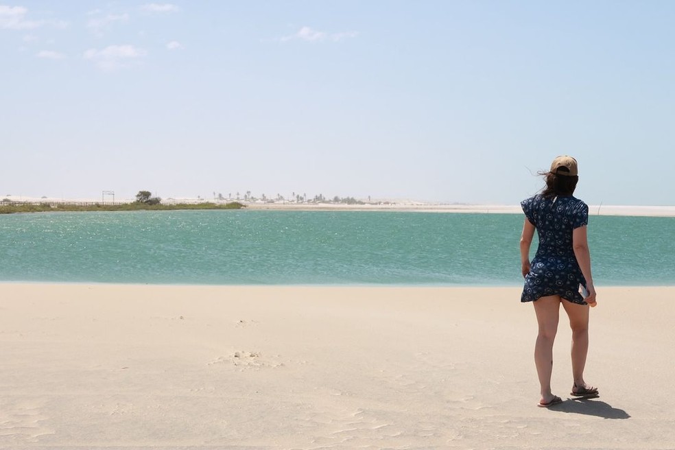 Alessandra Negrini posa de biquíni em viagem ao lado de amigos para o ...