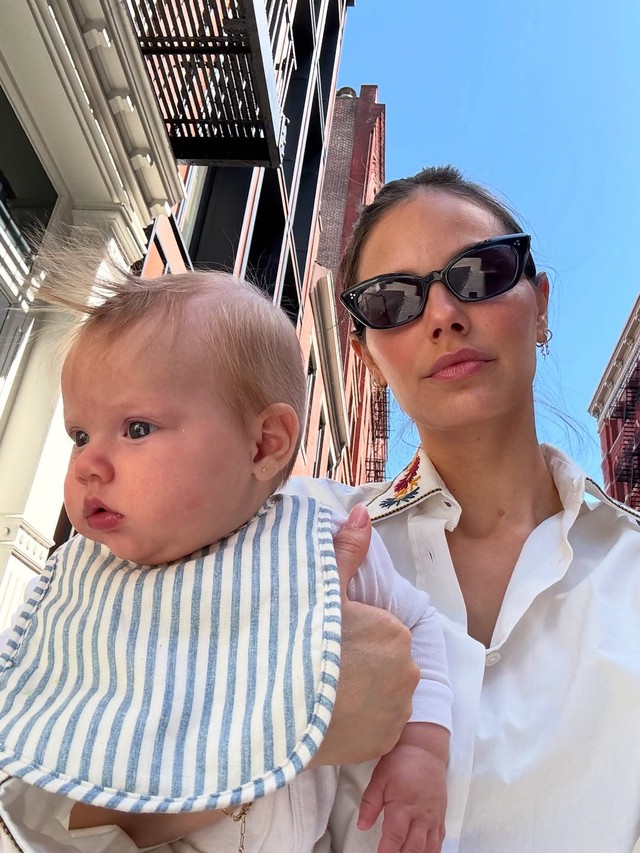 Laura Neiva encanta seguidores com fotos ao lado de Chay Suede e filha ...