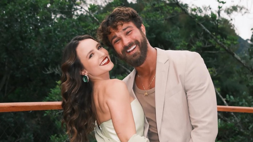 Larissa Manoela abre álbum de fotos com André Luiz Frambach no ...