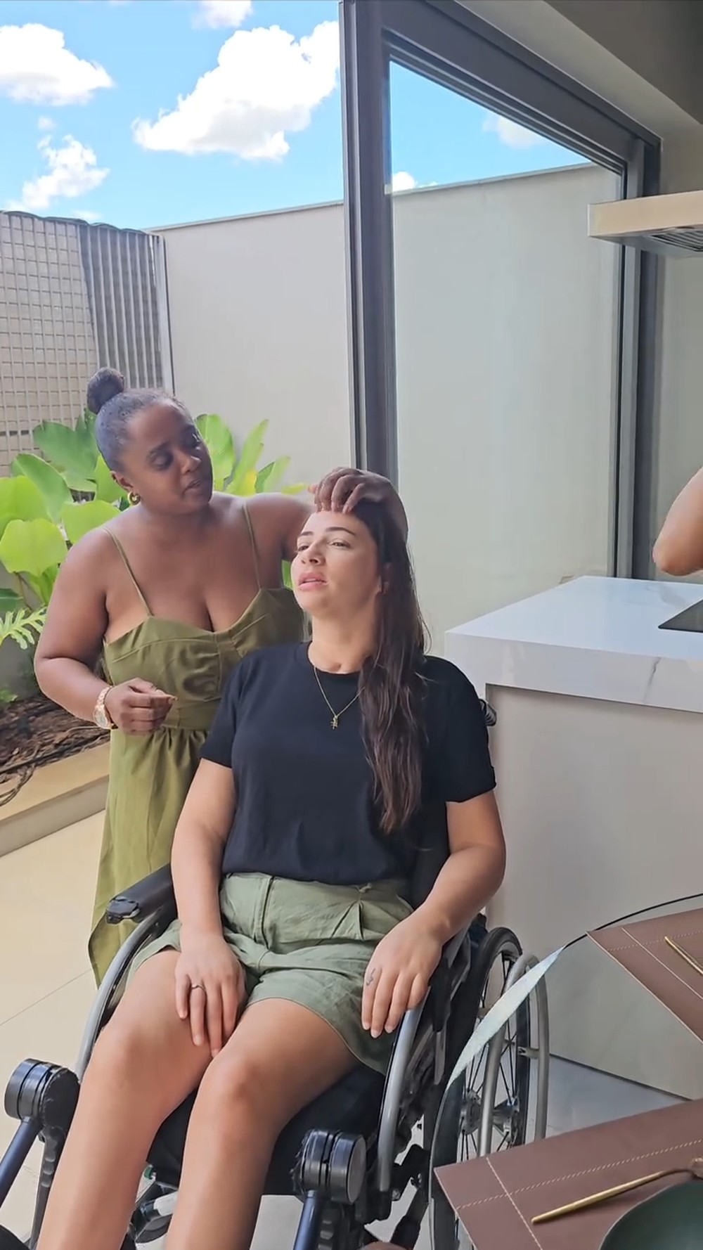 Daiane dos Santos visita Lais Souza, que desabafa: 'Vontade de ter você mais pertinho de mim'