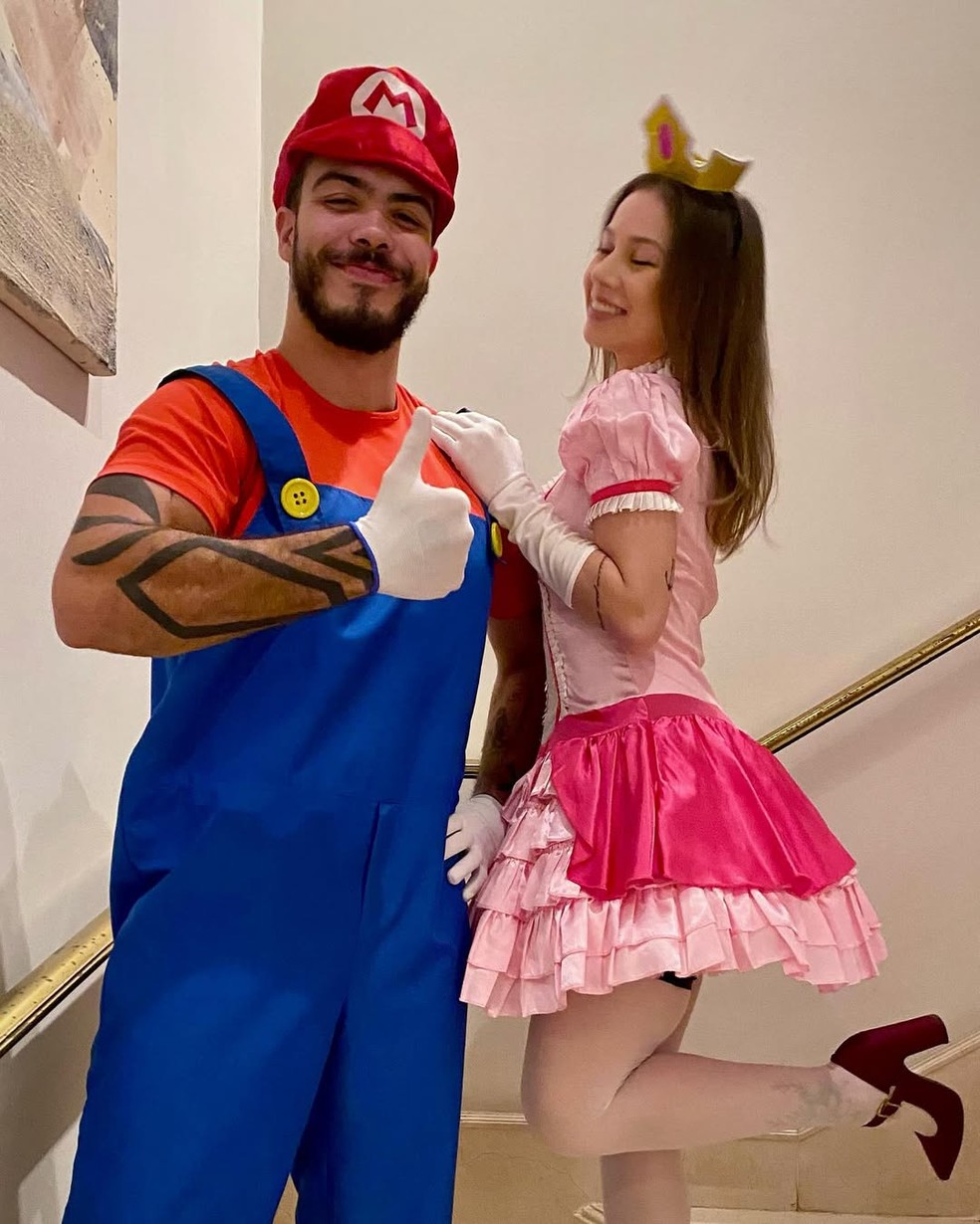 Discreta, Raisha Palomaro curte viagem romântica em Ibiza com o ...