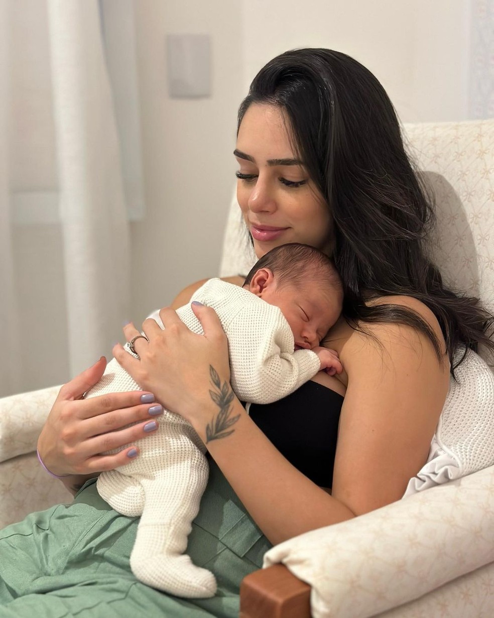 Bruna Biancardi celebra um mês da filha, Mavie: 'Meu pacotinho'