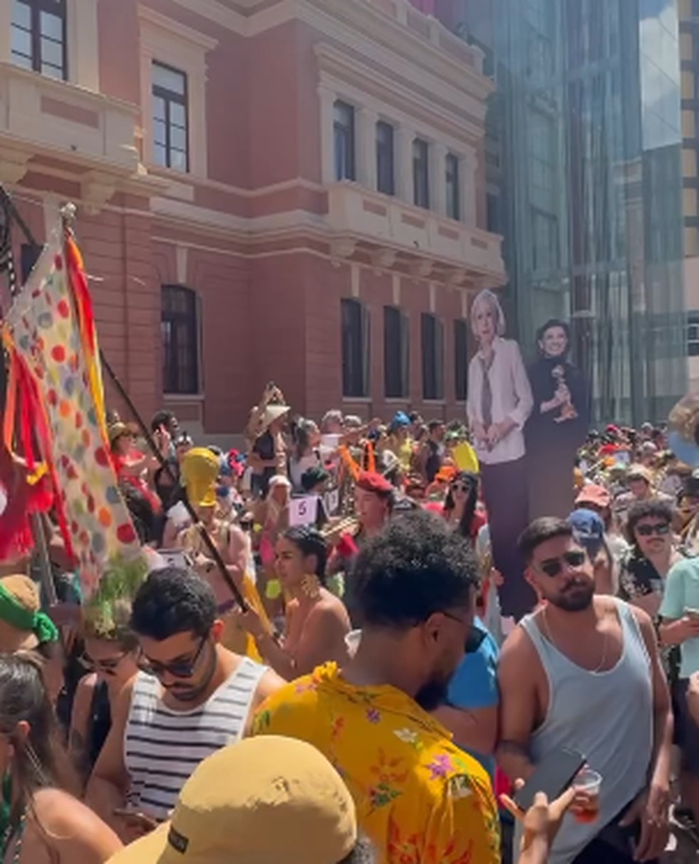Carnaval 2025: de 'Tapas & Beijos' ao Oscar, Fernanda Torres é a ...