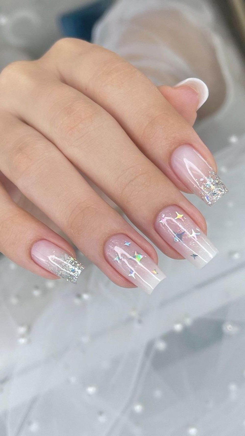 Unha de gel quadrada decorada: ideias únicas e delicadas para se inspirar