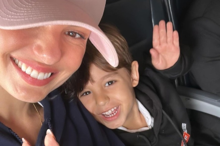 Isis Valverde se declara para o filho e compartilha álbum de fotos: 'Te ...