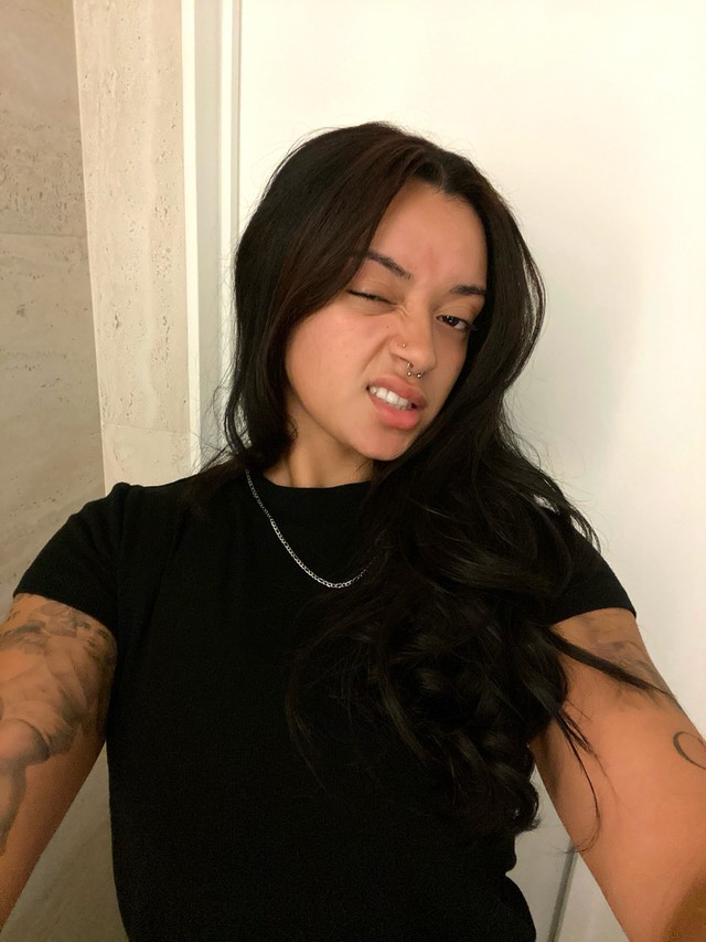 Camilly Victoria comemora mês do orgulho e ganha apoio da mãe, Carla Perez: 'Minha vida'