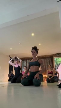 Aline Campos posta aula de Budokon, prática que mistura yoga, artes ...