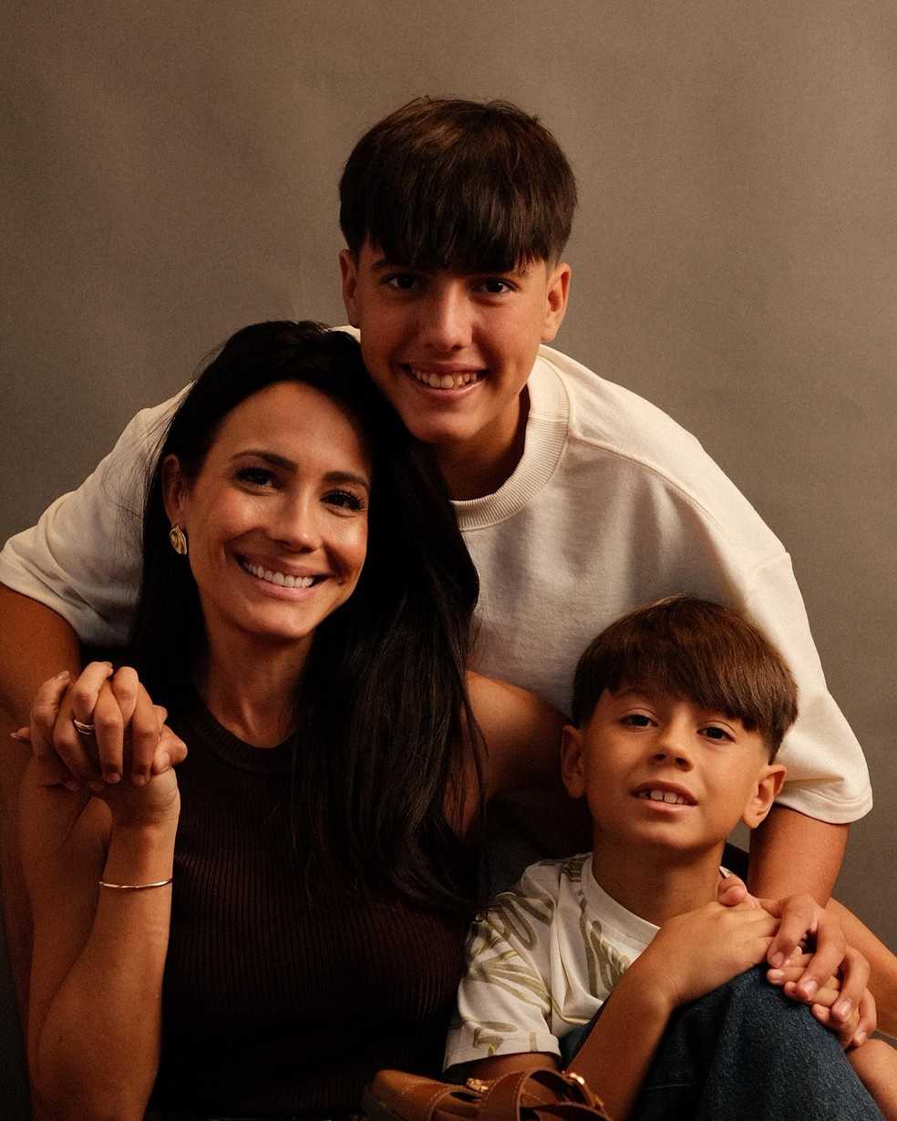 Após se separar, Ju Knust posa com os filhos e comemora seus 44 anos ...