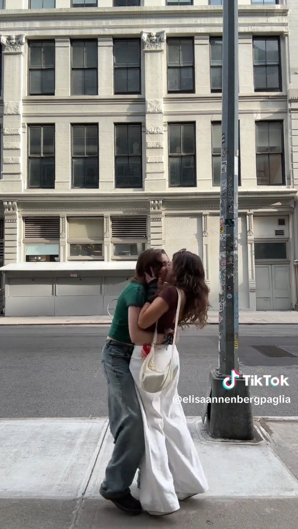 Karlie Jo Dickinson: quem é atriz que se tornou namorada de Elisa ...