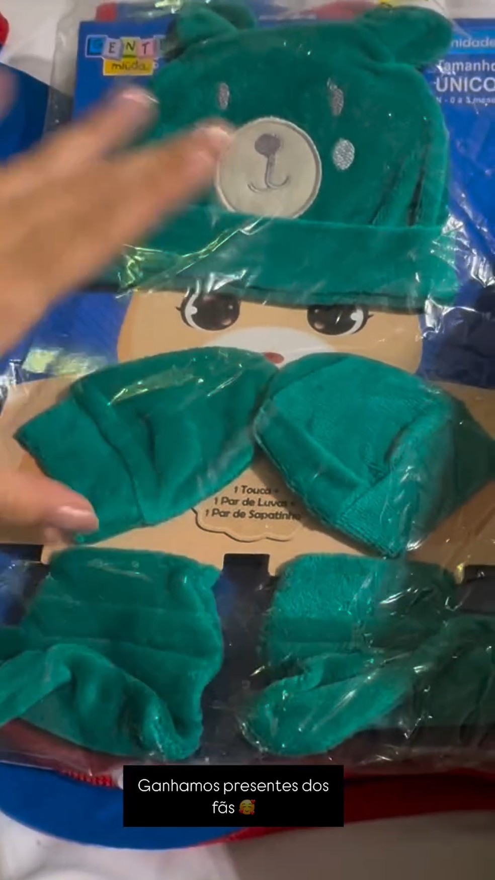 Lexa ganha presentes e conversa com bebê antes do primeiro show após ...