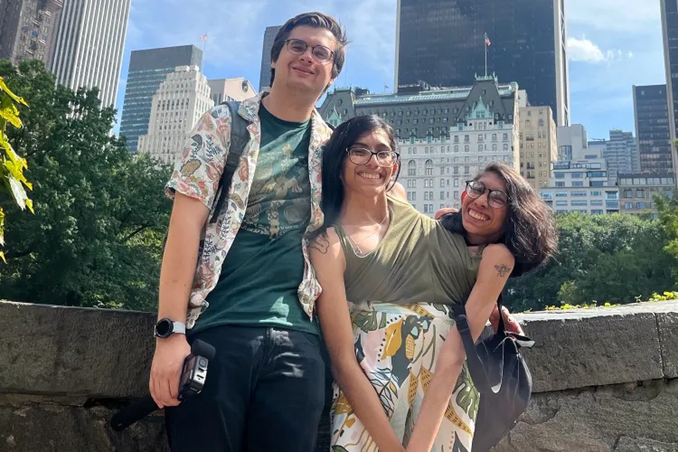 Gêmea siamesa Carmen Andrade explica como vive casamento e irmã brinca ...