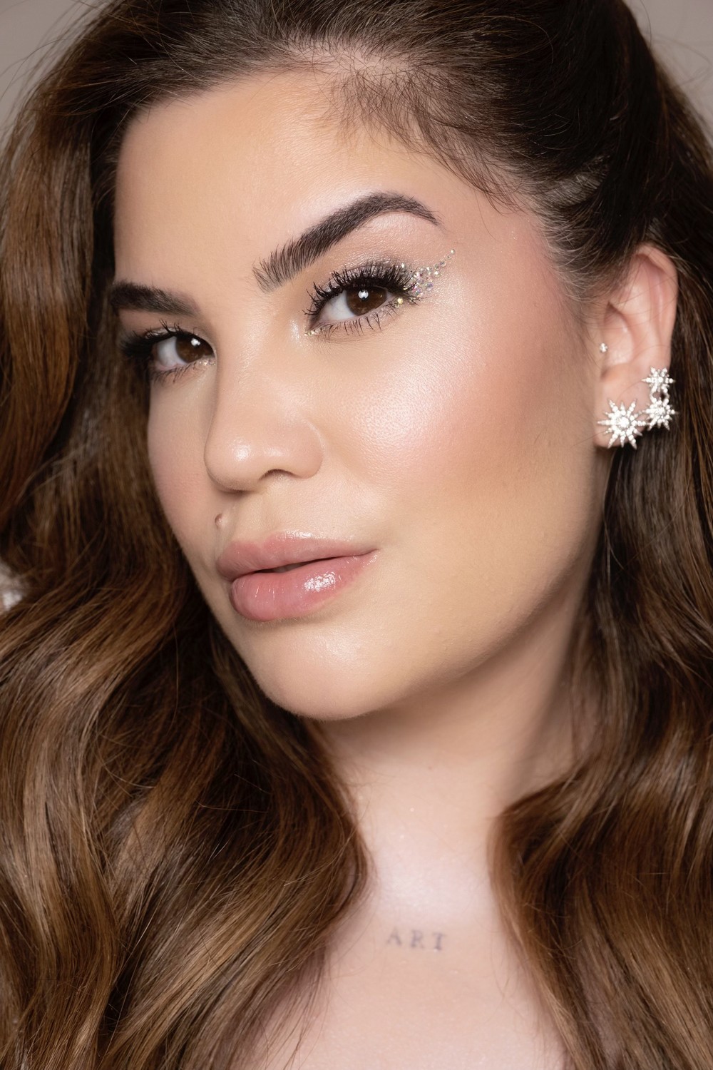 Make para brilhar: olho gatinho de cristais para o Carnaval de Evelyn Conversani