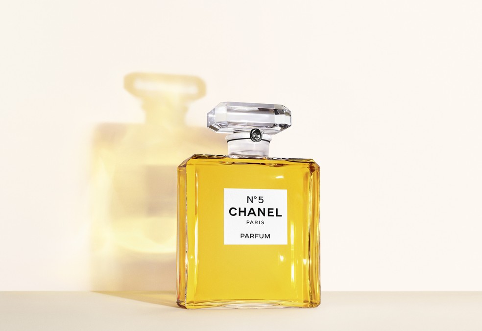 Margot Robbie e Jacob Elordi protagonizam nova campanha do perfume ...