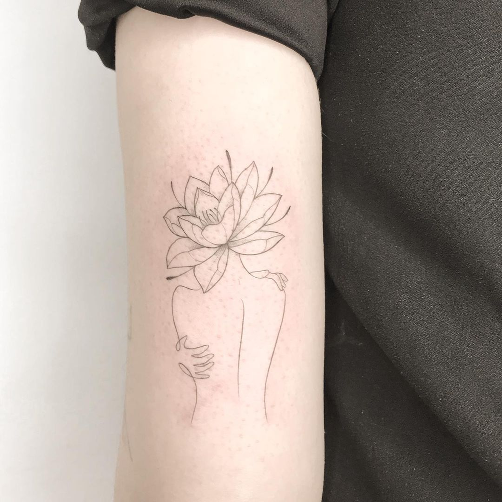 Tatuagem feminina de flor de lótus: ideias para você se inspirar na sua ...