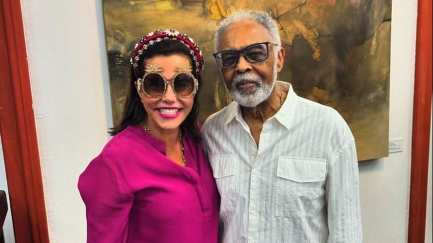 Narcisa se declara a Gilberto Gil após cantor virar selo dos Correios