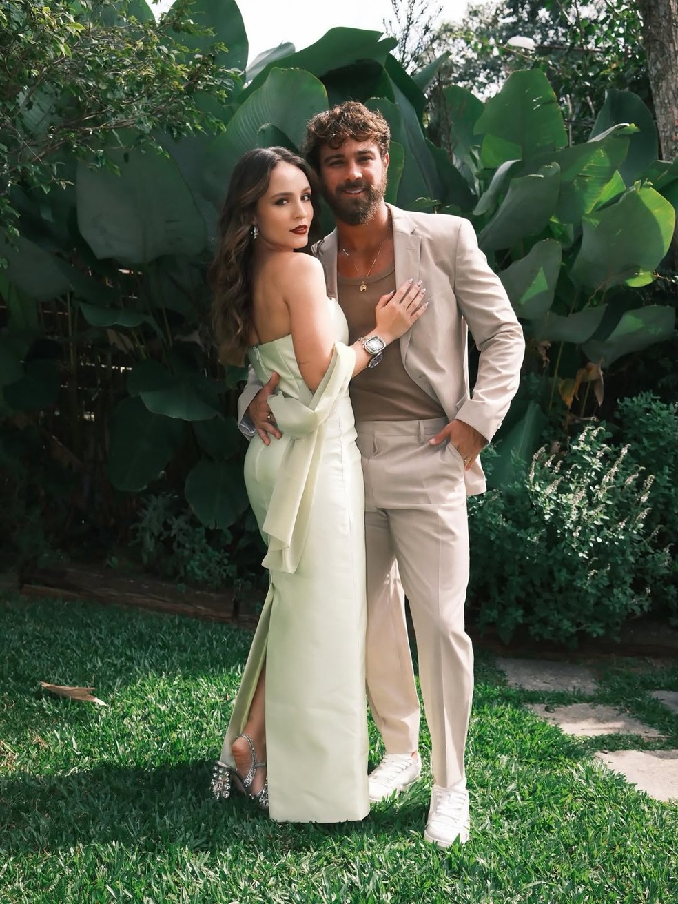 Larissa Manoela abre álbum de fotos com André Luiz Frambach no ...