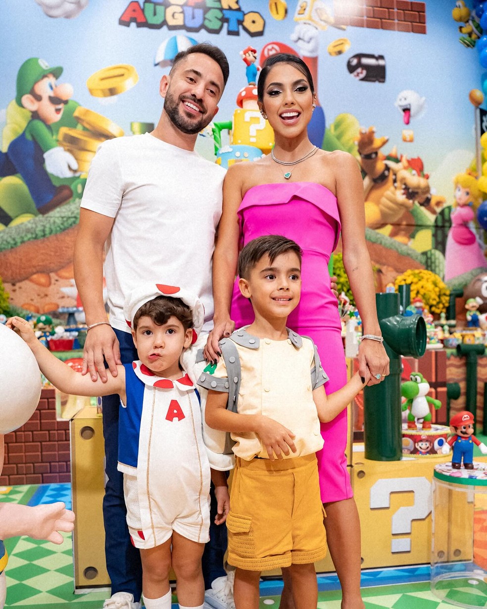 Everton Ribeiro comemora 18 anos casado com Marília Nery: 'Me apaixonei ...